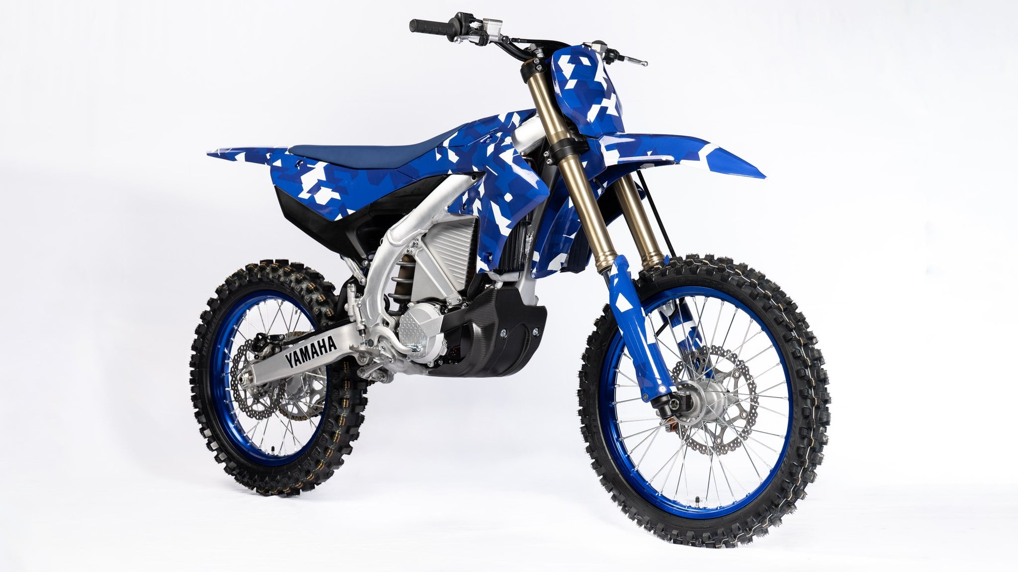 EM et YAMAHA présente la YE01 - Haloa EMotion